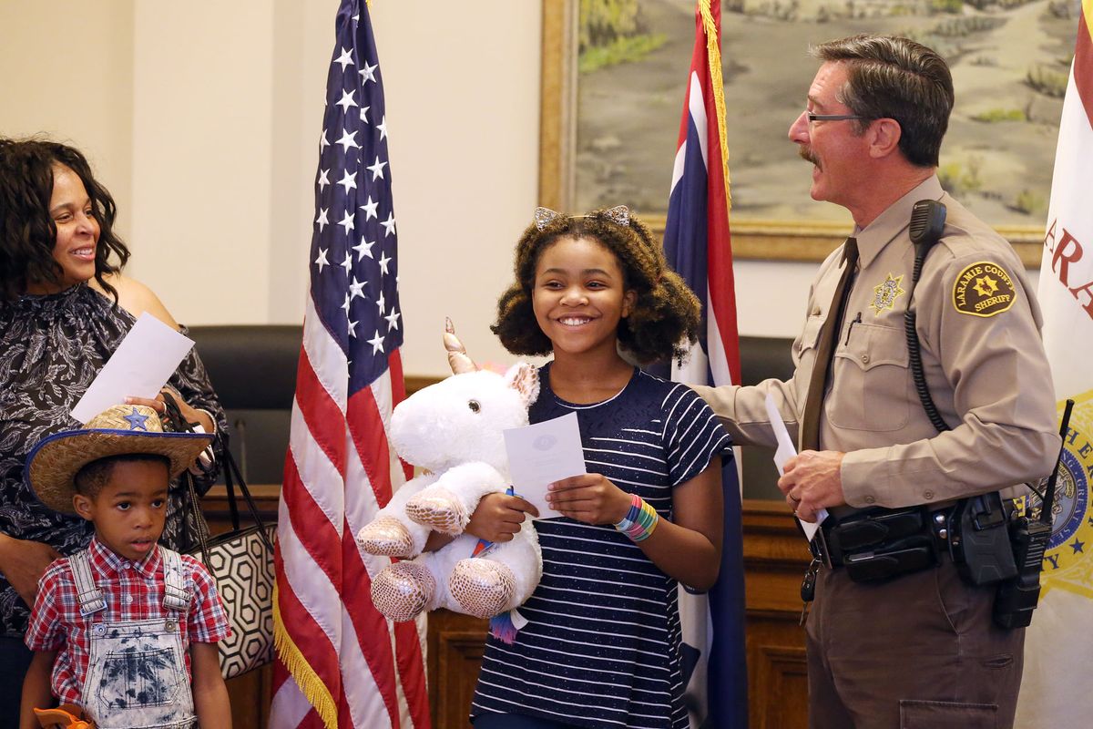 11-year-old on mission to hug cops in all 50 states