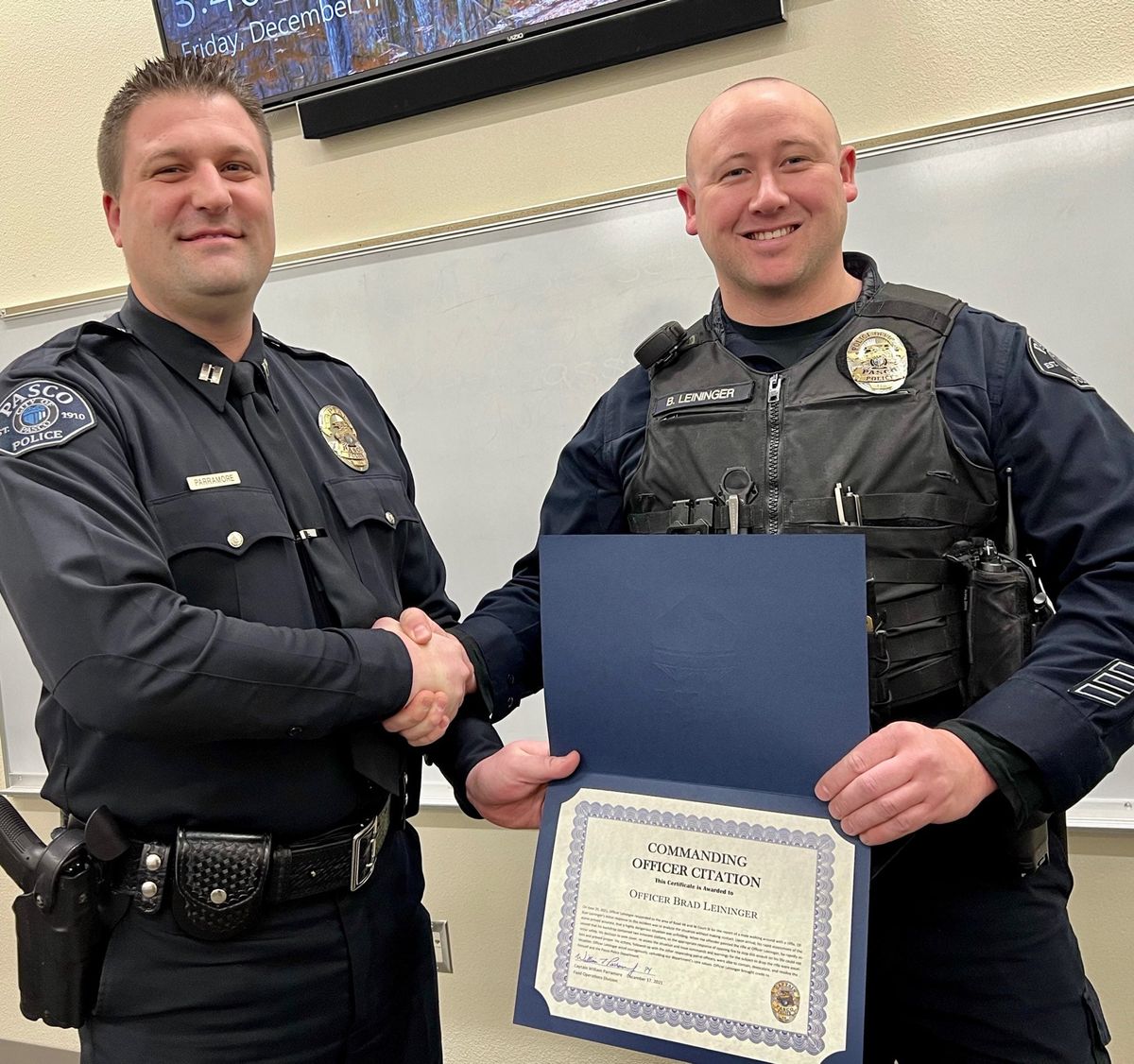 Wash. police officer recognized for de-escalating response to armed woman