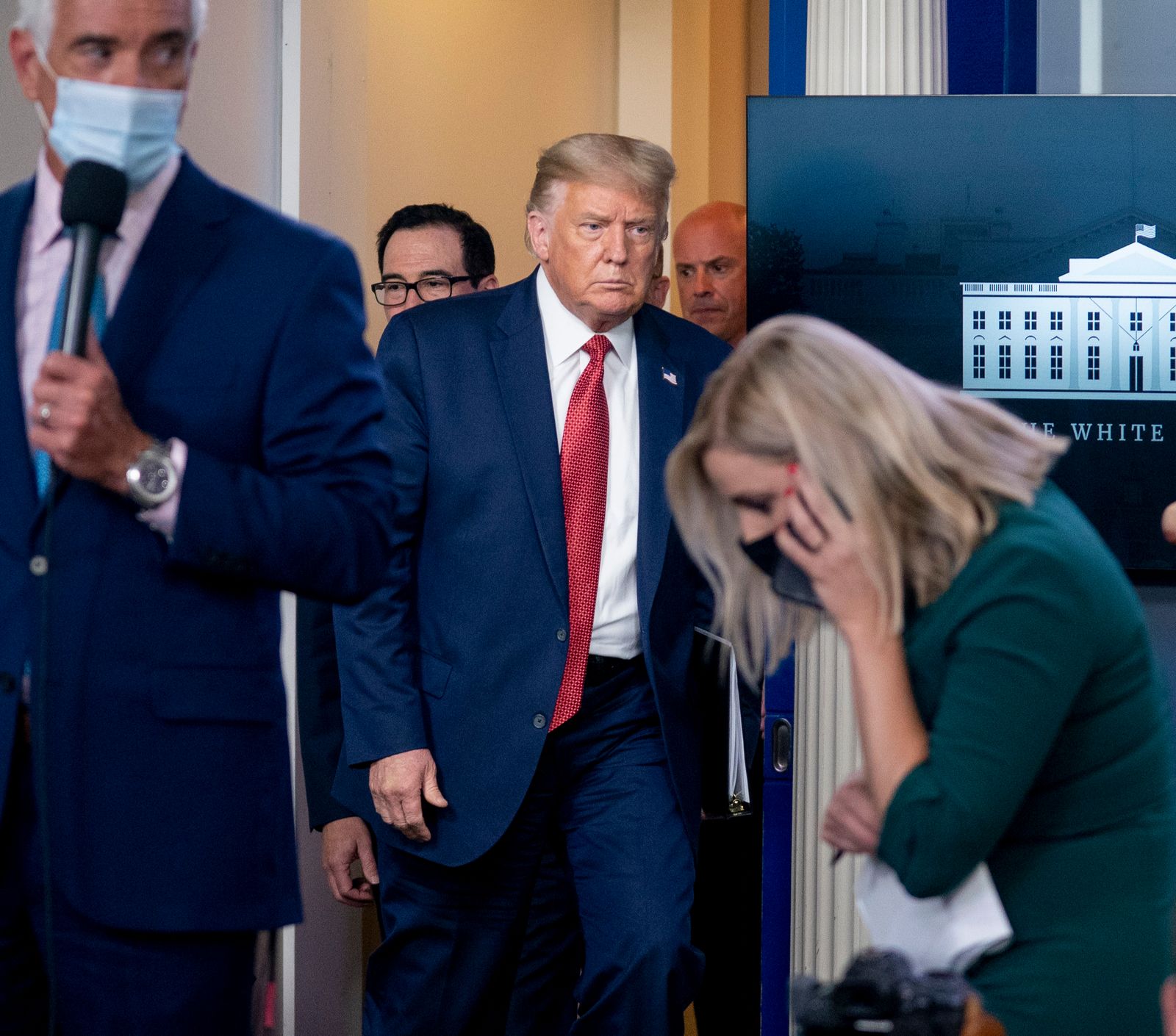 Secret Service agent shoots suspect outside White House