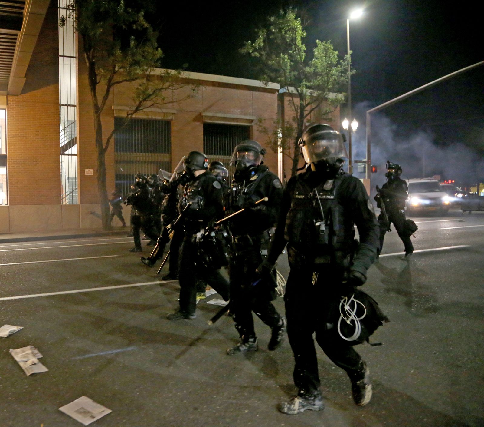 Portland rioters clash with feds outside US immigration building