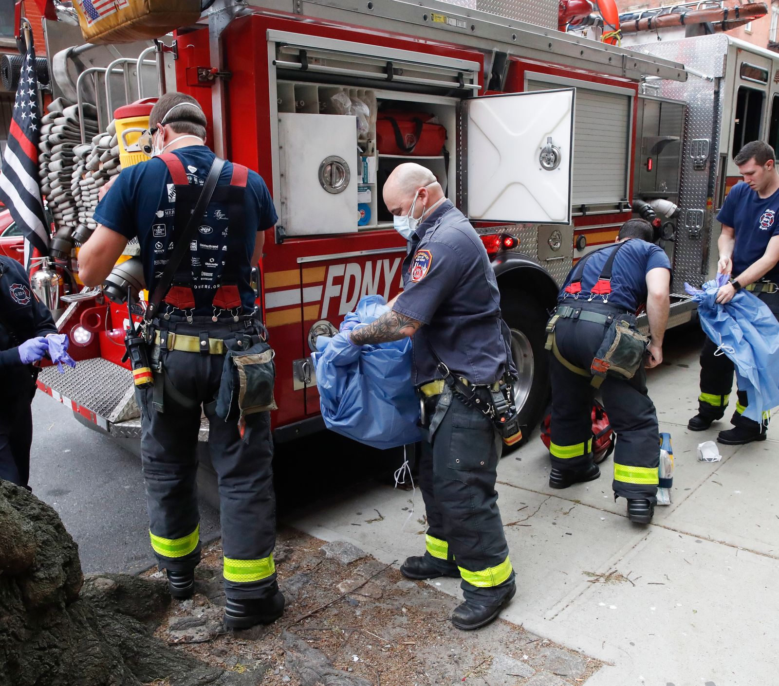 NYC extends health insurance for fallen FDNY, NYPD families