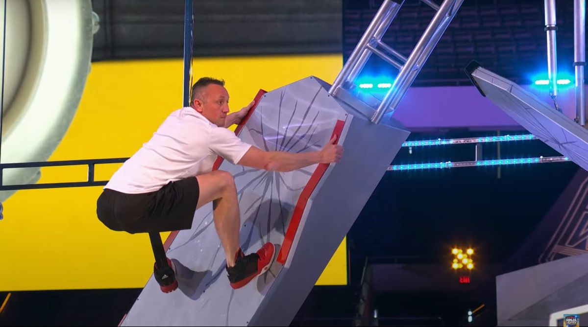 After losing his left leg, Texas FF took on 'American Ninja Warrior'