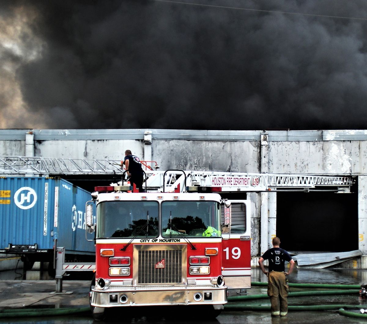Warehouse fires: Fireground basics for firefighters