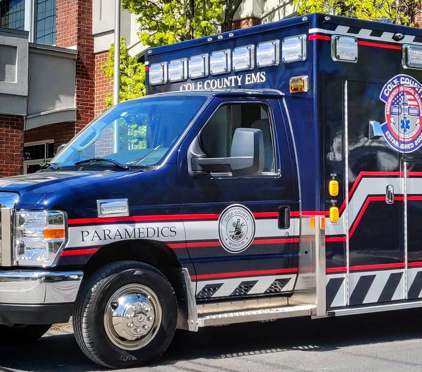 Mo. officials say FBI investigating threats over ambulance purchases