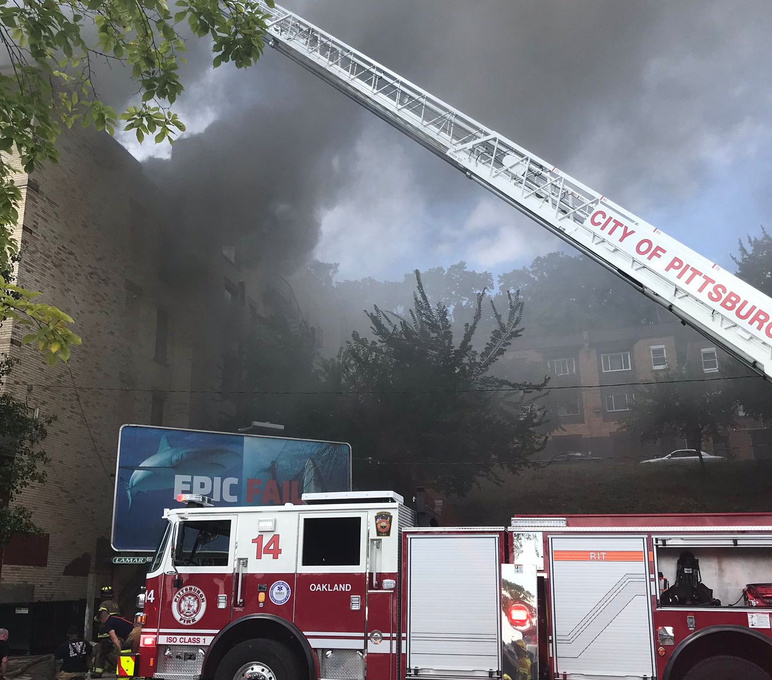 2 Pittsburgh firefighters injured in 5-alarm apartment fire