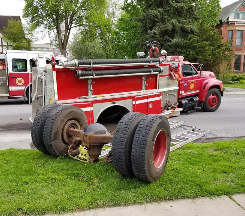 Video: Engine loses rear axle en route to call