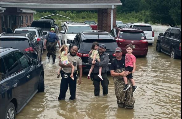 Watch: Miss. deputies rescue toddlers during flash flooding