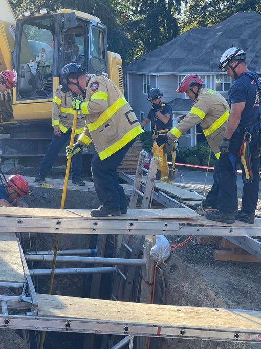 Wash. FFs recover body after construction worker killed in trench collapse