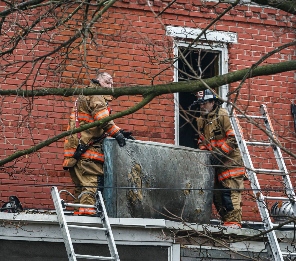 Firefighter briefly trapped in Pa. fire escapes injury, goes back in