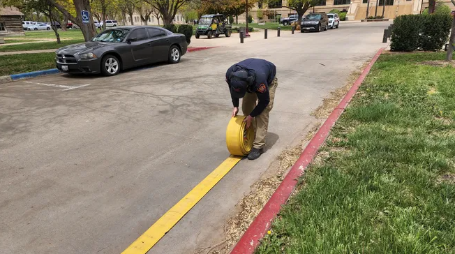 Video: Texas college students unveil electric hose-rolling device