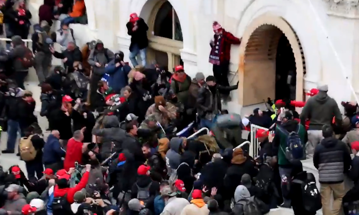 FBI hunts suspects who attacked Capitol Police