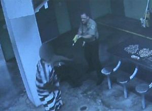 Video: Inmate withstands TASER, attacks 4 correctional officers